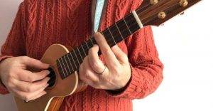 How To Hold A Ukulele Properly - Ukulele World